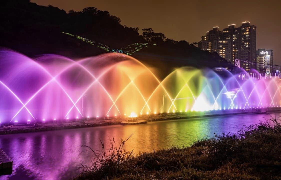 Bitan Water Dance shows in New Taipei City - Asia Trend